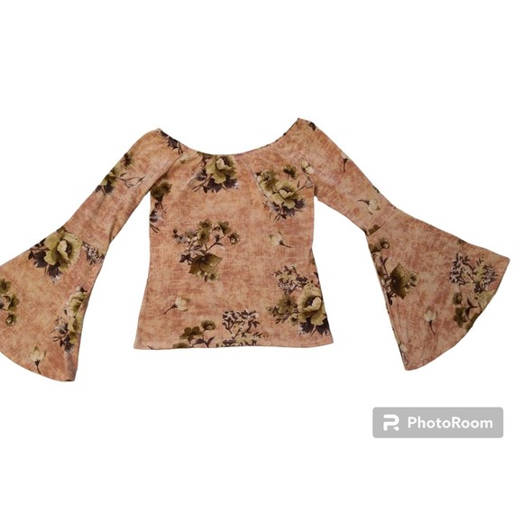 Polly & Esther | Tops | Polly Esther Flared Bell Sleeve Floral Small ...